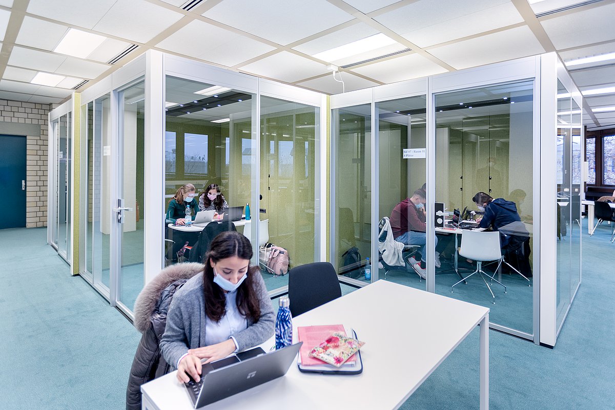 Modernes Arbeiten: Unibibliothek eröffnet 14 „Think Tanks“