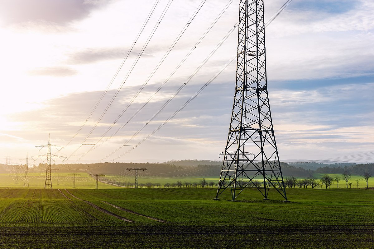 Kabel und Transformatoren auf dem Prüfstand: Bergische Uni ermittelt ...